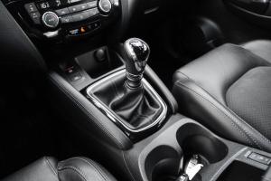 White Nissan Qashqai 2018 in Riga, with an engine capacity of 1.20 L and mileage of 112 thousand km for 10900 €, photo 14 on AUTOMOTO.COM.LV
