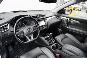 White Nissan Qashqai 2018 in Riga, with an engine capacity of 1.20 L and mileage of 112 thousand km for 10900 €, photo 18 on AUTOMOTO.COM.LV