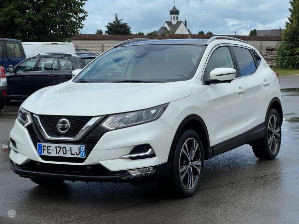 White Nissan Qashqai 2018 in Taurage, with an engine capacity of 1.20 L and mileage of 127 thousand km for 10000 €, photo 1 on AUTOMOTO.COM.LV