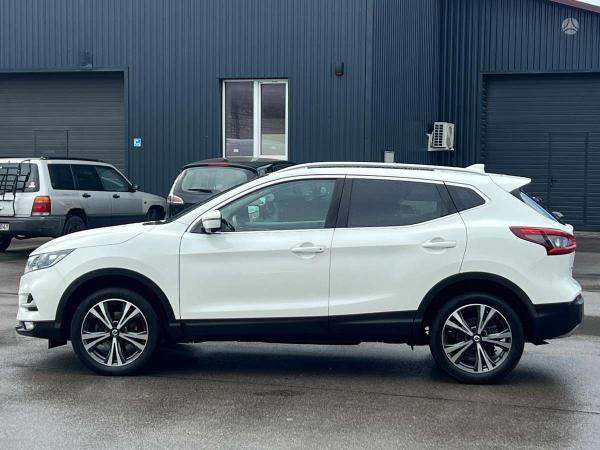 White Nissan Qashqai 2018 in Taurage, with an engine capacity of 1.20 L and mileage of 127 thousand km for 10000 €, photo 6 on AUTOMOTO.COM.LV