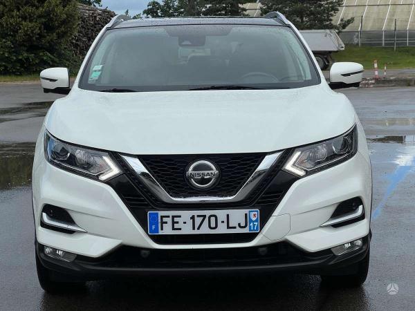White Nissan Qashqai 2018 in Taurage, with an engine capacity of 1.20 L and mileage of 127 thousand km for 10000 €, photo 7 on AUTOMOTO.COM.LV