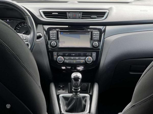 White Nissan Qashqai 2018 in Taurage, with an engine capacity of 1.20 L and mileage of 127 thousand km for 10000 €, photo 10 on AUTOMOTO.COM.LV