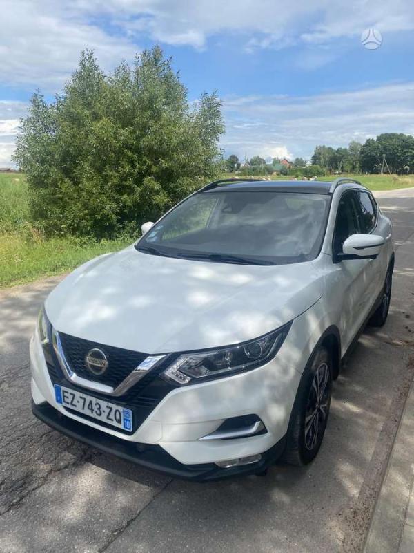 White Nissan Qashqai 2018 in Taurage, with an engine capacity of 1.20 L and mileage of 220 thousand km for 8900 €, photo 3 on AUTOMOTO.COM.LV