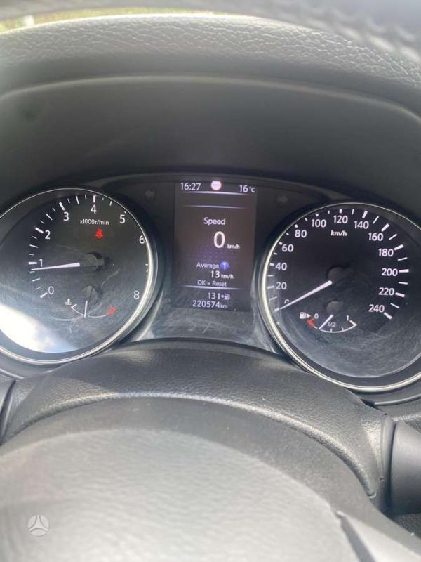 White Nissan Qashqai 2018 in Taurage, with an engine capacity of 1.20 L and mileage of 220 thousand km for 8900 €, photo 9 on AUTOMOTO.COM.LV