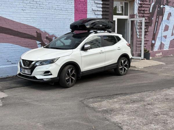 White Nissan Qashqai 2018 in Vilnius, with an engine capacity of 1.20 L and mileage of 102 thousand km for 12290 €, photo 1 on AUTOMOTO.COM.LV
