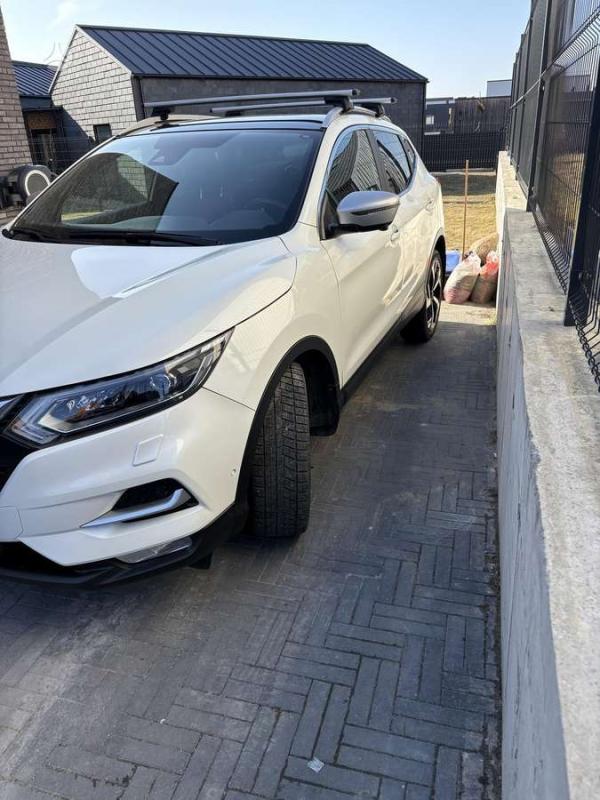 White Nissan Qashqai 2018 in Vilnius, with an engine capacity of 1.20 L and mileage of 102 thousand km for 12290 €, photo 3 on AUTOMOTO.COM.LV