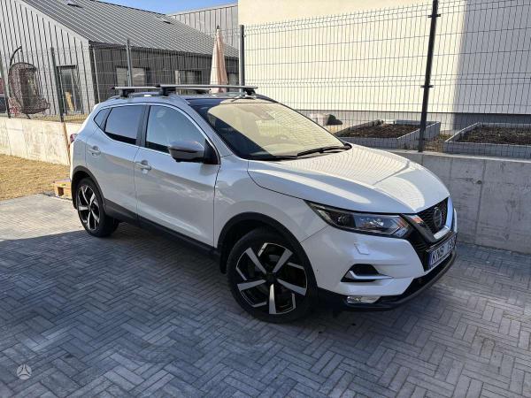 White Nissan Qashqai 2018 in Vilnius, with an engine capacity of 1.20 L and mileage of 102 thousand km for 12290 €, photo 5 on AUTOMOTO.COM.LV
