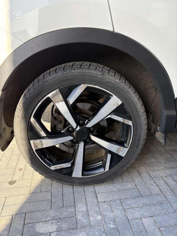 White Nissan Qashqai 2018 in Vilnius, with an engine capacity of 1.20 L and mileage of 102 thousand km for 12290 €, photo 10 on AUTOMOTO.COM.LV