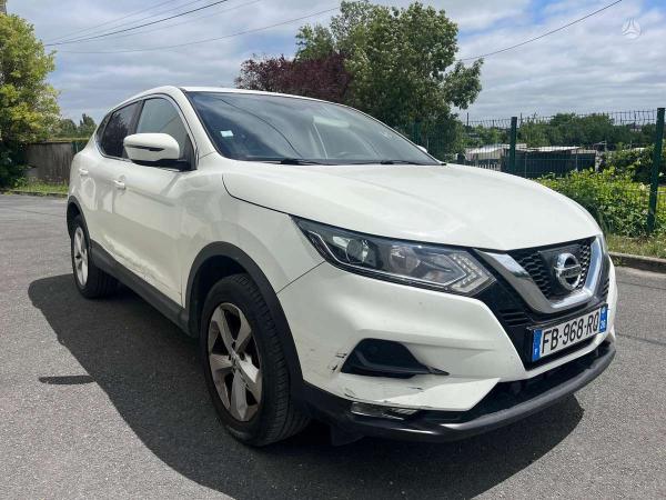 White Nissan Qashqai 2018 in Taurage, with an engine capacity of 1.20 L and mileage of 159 thousand km for 7900 €, photo 4 on AUTOMOTO.COM.LV