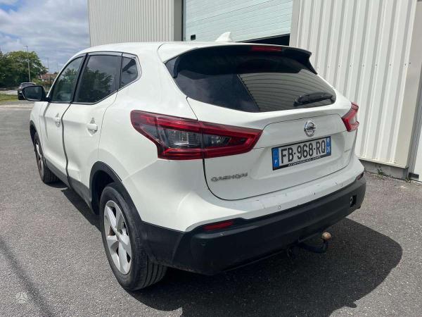 White Nissan Qashqai 2018 in Taurage, with an engine capacity of 1.20 L and mileage of 159 thousand km for 7900 €, photo 6 on AUTOMOTO.COM.LV