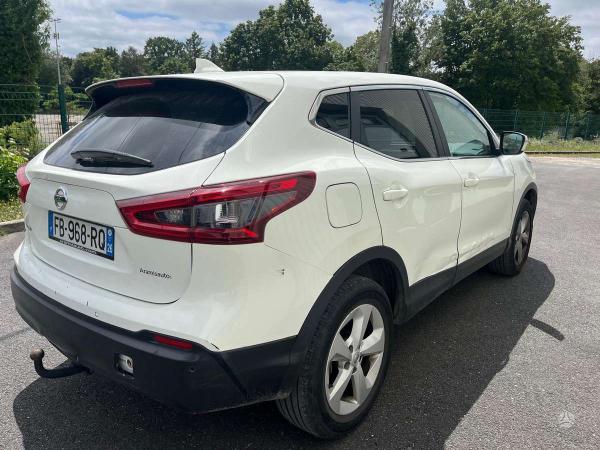 White Nissan Qashqai 2018 in Taurage, with an engine capacity of 1.20 L and mileage of 159 thousand km for 7900 €, photo 7 on AUTOMOTO.COM.LV