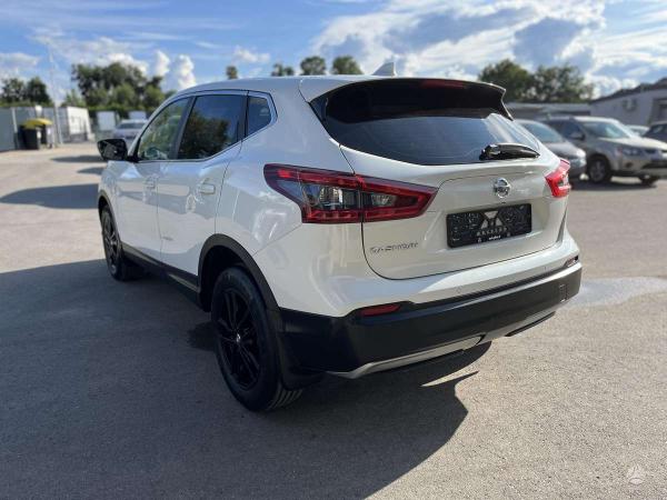 White Nissan Qashqai 2018 in Siauliai, with an engine capacity of 1.20 L and mileage of 160 thousand km for 9900 €, photo 5 on AUTOMOTO.COM.LV
