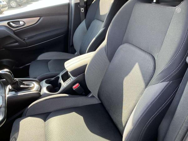 White Nissan Qashqai 2018 in Siauliai, with an engine capacity of 1.20 L and mileage of 160 thousand km for 9900 €, photo 10 on AUTOMOTO.COM.LV