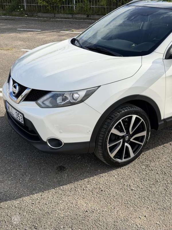 White Nissan Qashqai 2018 in Kedainiai, with an engine capacity of 1.46 L and mileage of 230 thousand km for 9000 €, photo 5 on AUTOMOTO.COM.LV