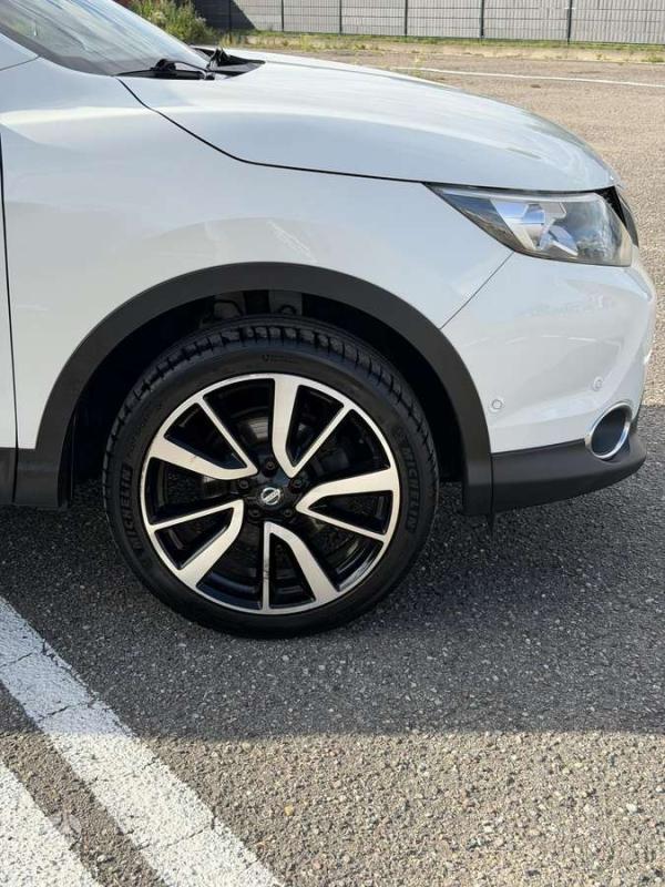 White Nissan Qashqai 2018 in Kedainiai, with an engine capacity of 1.46 L and mileage of 230 thousand km for 9000 €, photo 8 on AUTOMOTO.COM.LV
