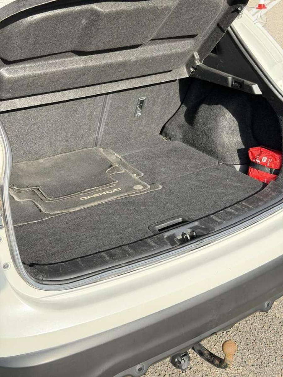 Balts Nissan Qashqai 2018 Kėdainiai, ar dzinēja tilpumu 1.46 L un nobraukumu 230 tūkst. km par 9000 €, foto 23 vietnē AUTOMOTO.COM.LV