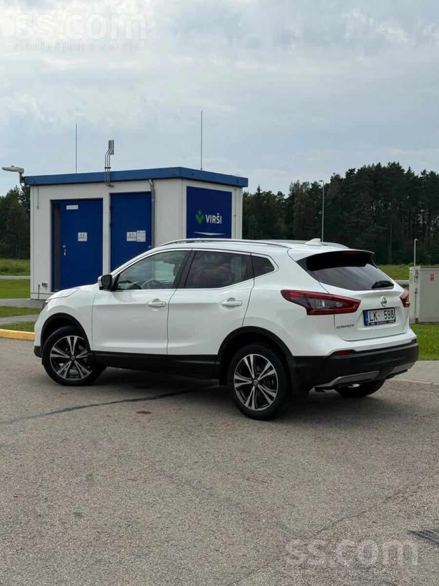 White Nissan Qashqai 2018 in Riga, with an engine capacity of 1.20 L and mileage of 119 thousand km for 11499 €, photo 5 on AUTOMOTO.COM.LV