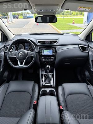 White Nissan Qashqai 2018 in Riga, with an engine capacity of 1.20 L and mileage of 119 thousand km for 11499 €, photo 7 on AUTOMOTO.COM.LV