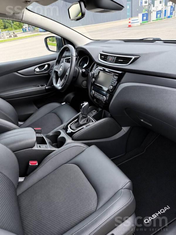 White Nissan Qashqai 2018 in Riga, with an engine capacity of 1.20 L and mileage of 119 thousand km for 11499 €, photo 8 on AUTOMOTO.COM.LV