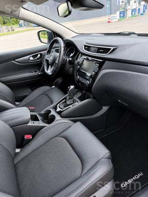 White Nissan Qashqai 2018 in Riga, with an engine capacity of 1.20 L and mileage of 119 thousand km for 11499 €, photo 8 on AUTOMOTO.COM.LV