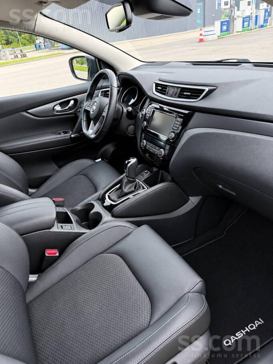 White Nissan Qashqai 2018 in Riga, with an engine capacity of 1.20 L and mileage of 119 thousand km for 11499 €, photo 8 on AUTOMOTO.COM.LV