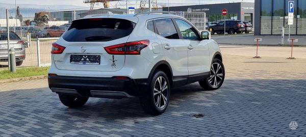 White Nissan Qashqai 2018 in Siauliai, with an engine capacity of 1.60 L and mileage of 218 thousand km for 11300 €, photo 6 on AUTOMOTO.COM.LV