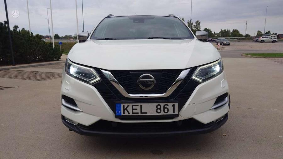 White Nissan Qashqai 2018 in Vilnius, with an engine capacity of 1.20 L and mileage of 80 thousand km for 12900 €, photo 4 on AUTOMOTO.COM.LV