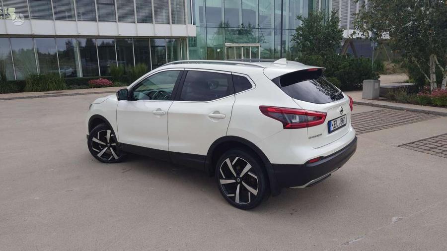 White Nissan Qashqai 2018 in Vilnius, with an engine capacity of 1.20 L and mileage of 80 thousand km for 12900 €, photo 6 on AUTOMOTO.COM.LV