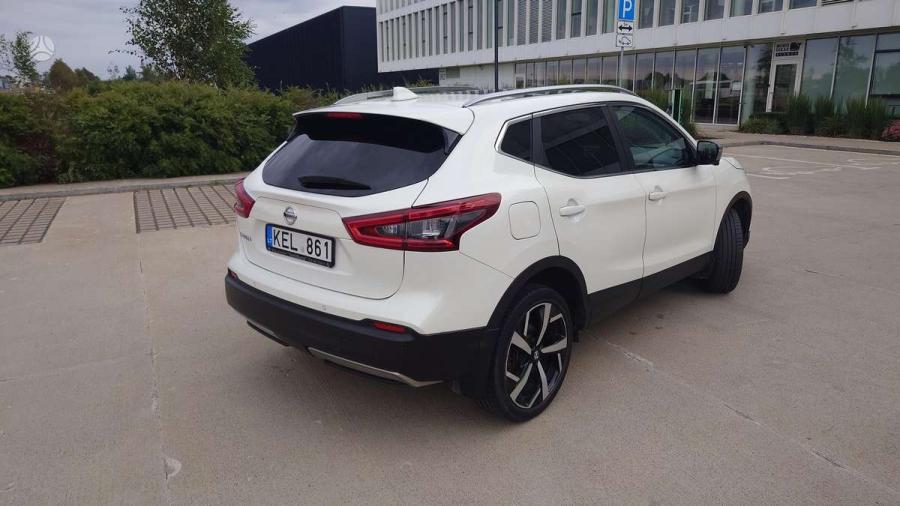 White Nissan Qashqai 2018 in Vilnius, with an engine capacity of 1.20 L and mileage of 80 thousand km for 12900 €, photo 8 on AUTOMOTO.COM.LV