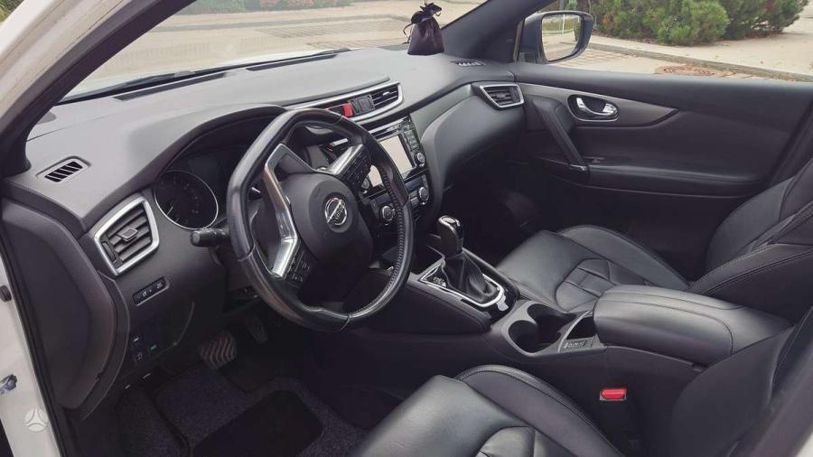 White Nissan Qashqai 2018 in Vilnius, with an engine capacity of 1.20 L and mileage of 80 thousand km for 12900 €, photo 10 on AUTOMOTO.COM.LV
