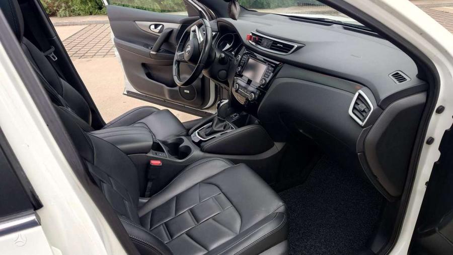 White Nissan Qashqai 2018 in Vilnius, with an engine capacity of 1.20 L and mileage of 80 thousand km for 12900 €, photo 11 on AUTOMOTO.COM.LV