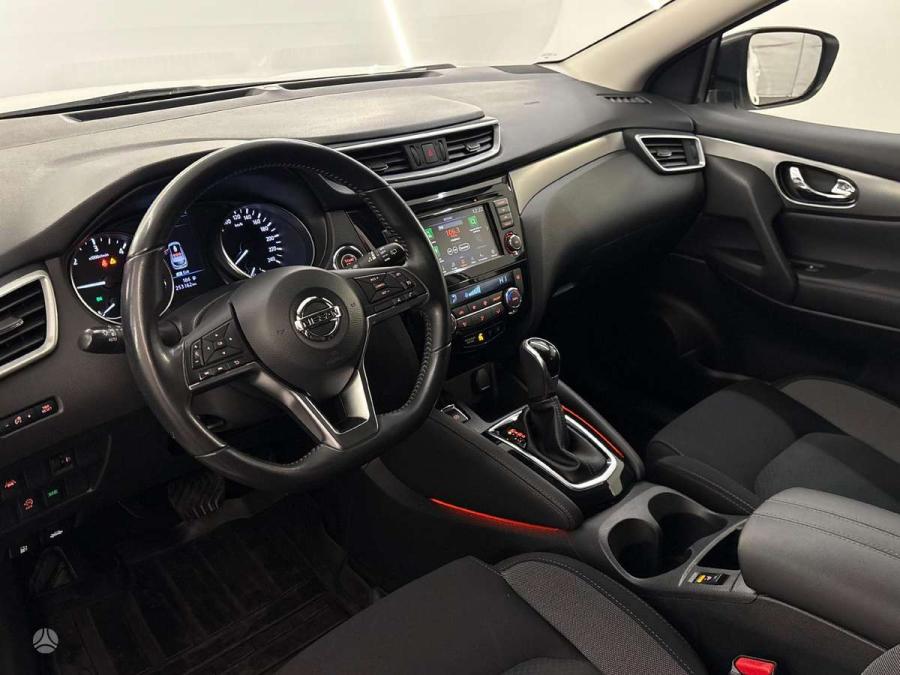 White Nissan Qashqai 2019 in Marijampole, with an engine capacity of 1.46 L and mileage of 254 thousand km for 12450 €, photo 2 on AUTOMOTO.COM.LV
