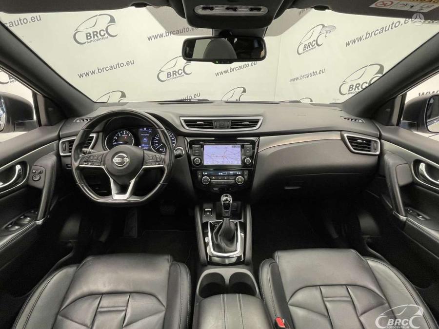 White Nissan Qashqai 2019 in Vilnius, with an engine capacity of 1.33 L and mileage of 134 thousand km for 14700 €, photo 4 on AUTOMOTO.COM.LV