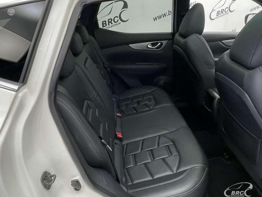 White Nissan Qashqai 2019 in Vilnius, with an engine capacity of 1.33 L and mileage of 134 thousand km for 14700 €, photo 12 on AUTOMOTO.COM.LV