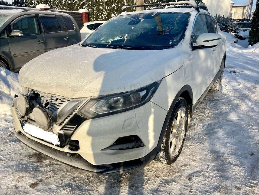 White Nissan Qashqai 2019 in Taurage, with an engine capacity of 1.46 L and mileage of 242 thousand km for 7300 €, photo 1 on AUTOMOTO.COM.LV