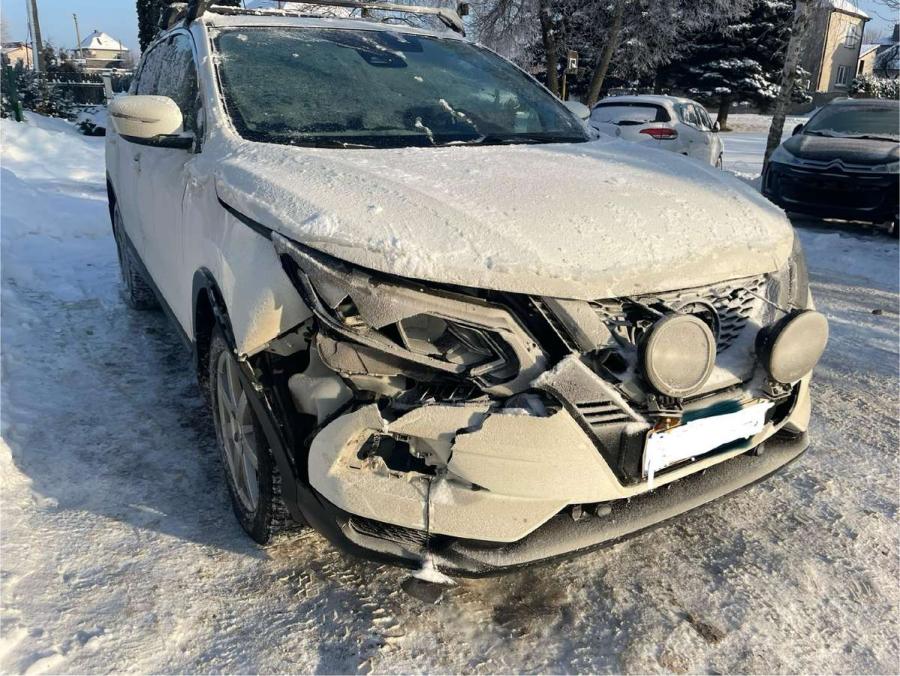 White Nissan Qashqai 2019 in Taurage, with an engine capacity of 1.46 L and mileage of 242 thousand km for 7300 €, photo 2 on AUTOMOTO.COM.LV