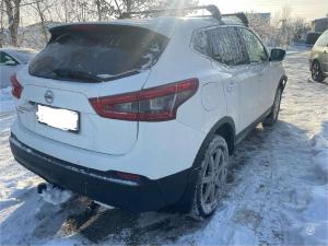 White Nissan Qashqai 2019 in Taurage, with an engine capacity of 1.46 L and mileage of 242 thousand km for 7300 €, photo 4 on AUTOMOTO.COM.LV