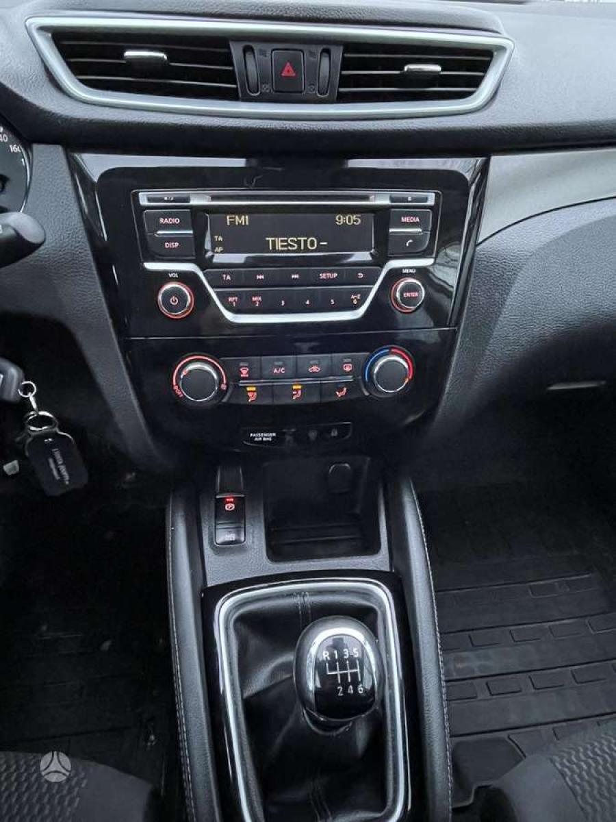 White Nissan Qashqai 2019 in Taurage, with an engine capacity of 1.46 L and mileage of 230 thousand km for 8300 €, photo 11 on AUTOMOTO.COM.LV