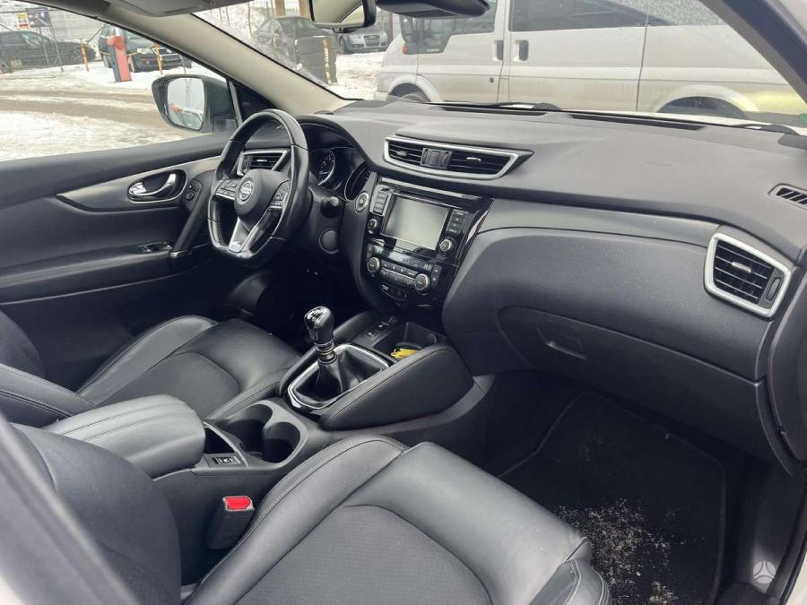 Balts Nissan Qashqai 2019 Marijampole, ar dzinēja tilpumu 1.33 L un nobraukumu 141 tūkst. km par 12650 €, foto 17 vietnē AUTOMOTO.COM.LV