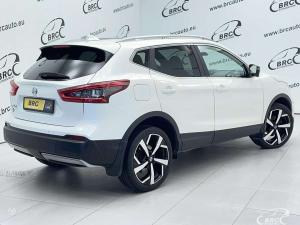 White Nissan Qashqai 2019 in Vilnius, with an engine capacity of 1.33 L and mileage of 134 thousand km for 14300 €, photo 3 on AUTOMOTO.COM.LV