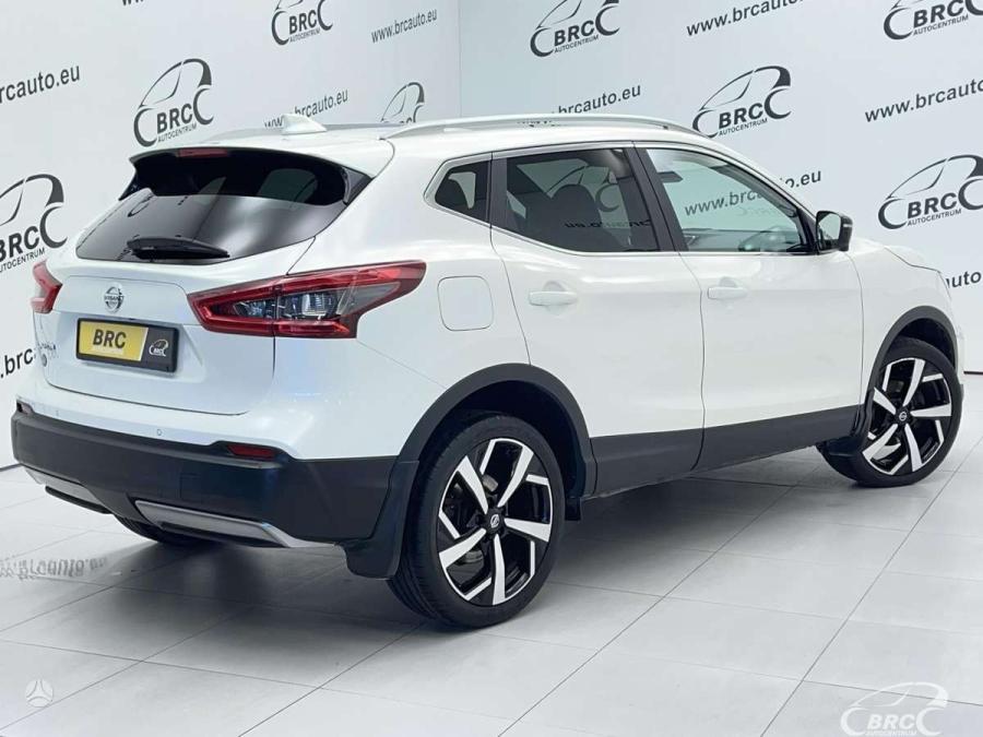 White Nissan Qashqai 2019 in Vilnius, with an engine capacity of 1.33 L and mileage of 134 thousand km for 14300 €, photo 3 on AUTOMOTO.COM.LV