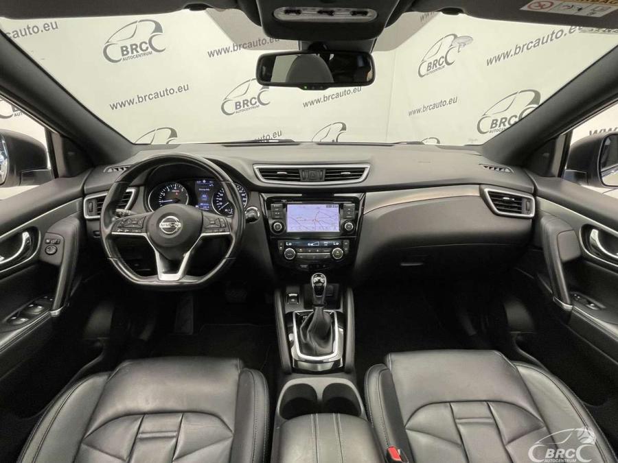 White Nissan Qashqai 2019 in Vilnius, with an engine capacity of 1.33 L and mileage of 134 thousand km for 14300 €, photo 4 on AUTOMOTO.COM.LV