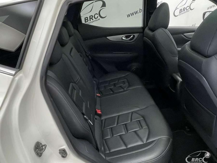 White Nissan Qashqai 2019 in Vilnius, with an engine capacity of 1.33 L and mileage of 134 thousand km for 14300 €, photo 12 on AUTOMOTO.COM.LV