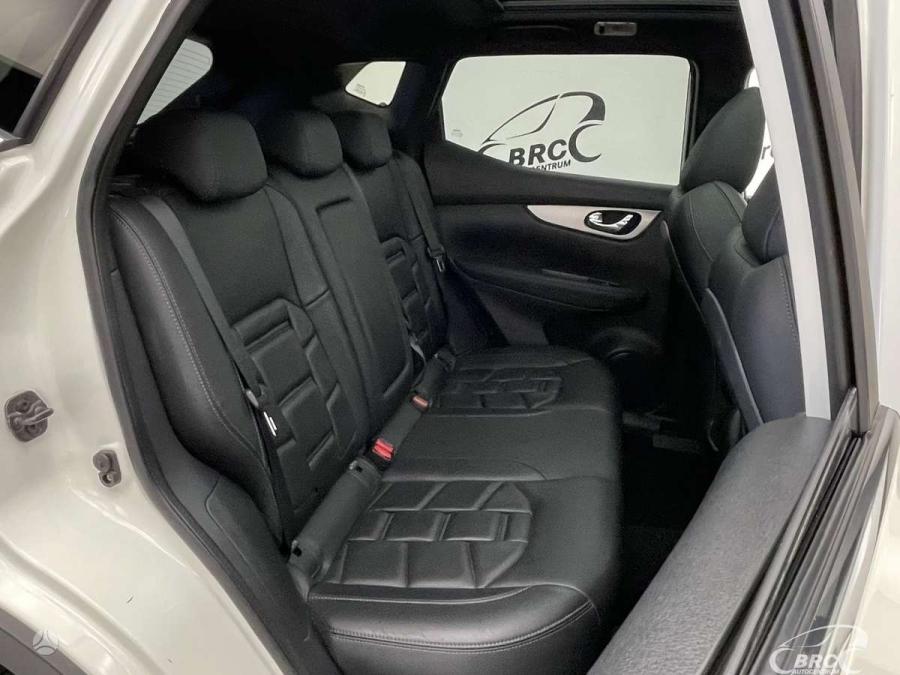 White Nissan Qashqai 2019 in Vilnius, with an engine capacity of 1.33 L and mileage of 134 thousand km for 14300 €, photo 13 on AUTOMOTO.COM.LV