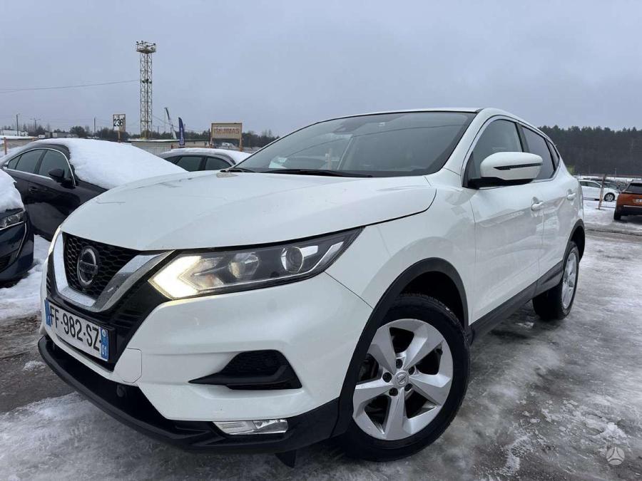White Nissan Qashqai 2019 in Vilnius, with an engine capacity of 1.46 L and mileage of 179 thousand km for 9999 €, photo 1 on AUTOMOTO.COM.LV