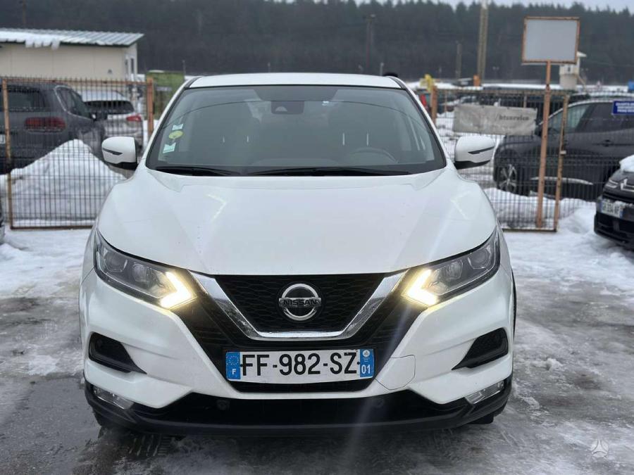 White Nissan Qashqai 2019 in Vilnius, with an engine capacity of 1.46 L and mileage of 179 thousand km for 9999 €, photo 2 on AUTOMOTO.COM.LV