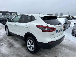 White Nissan Qashqai 2019 in Vilnius, with an engine capacity of 1.46 L and mileage of 179 thousand km for 9999 €, photo 4 on AUTOMOTO.COM.LV