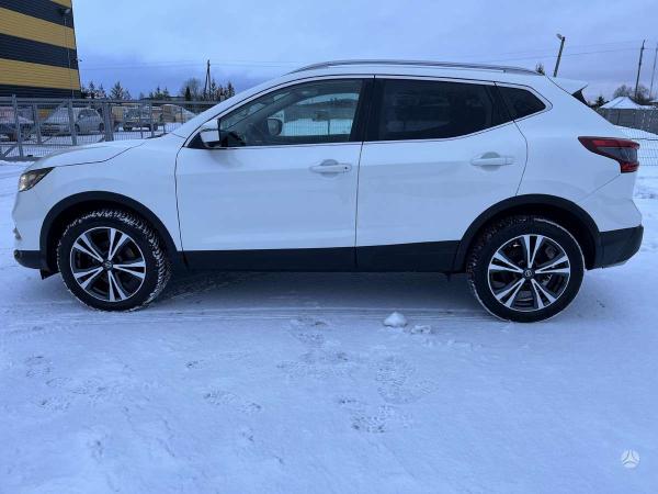 White Nissan Qashqai 2019 in Taurage, with an engine capacity of 1.75 L and mileage of 202 thousand km for 11600 €, photo 5 on AUTOMOTO.COM.LV