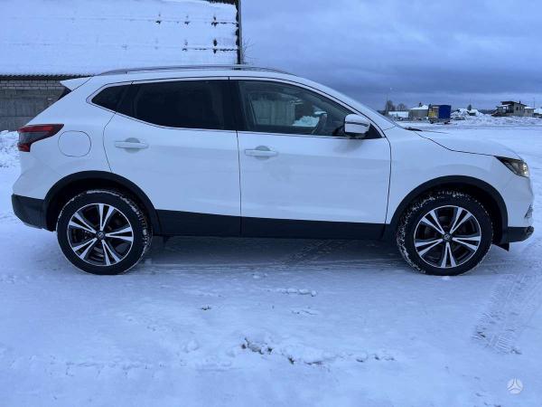 White Nissan Qashqai 2019 in Taurage, with an engine capacity of 1.75 L and mileage of 202 thousand km for 11600 €, photo 6 on AUTOMOTO.COM.LV