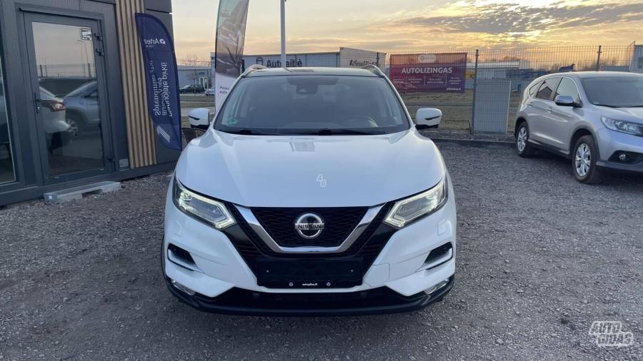 White Nissan Qashqai 2019 in Marijampole, with an engine capacity of 1.30 L and mileage of 141 thousand km for 12690 €, photo 2 on AUTOMOTO.COM.LV
